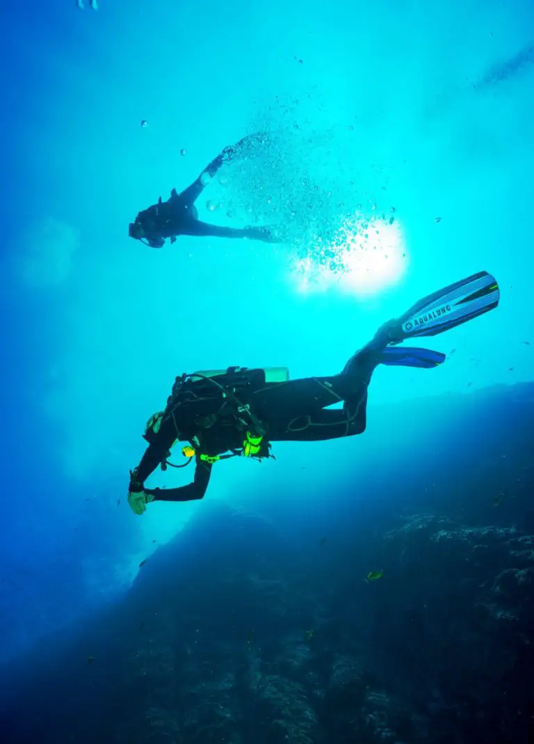 Can You Talk While Scuba Diving? (+7 Practical Communication Tips)