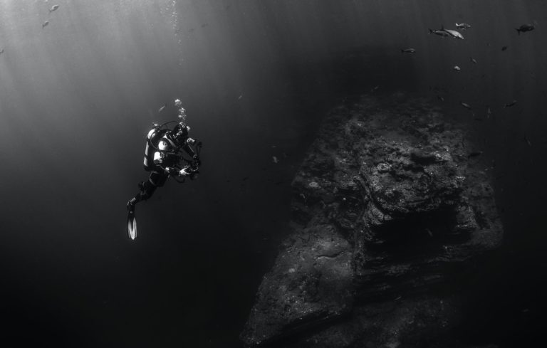 Can You Talk While Scuba Diving? (+7 Practical Communication Tips)